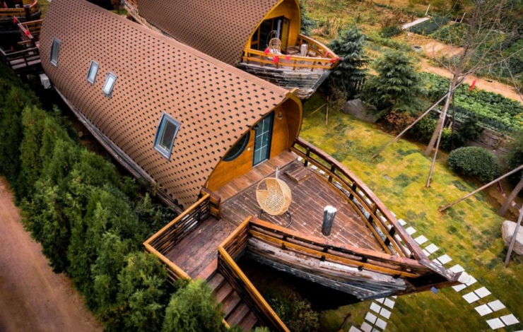 Floating Log Cabin in Nature - defve